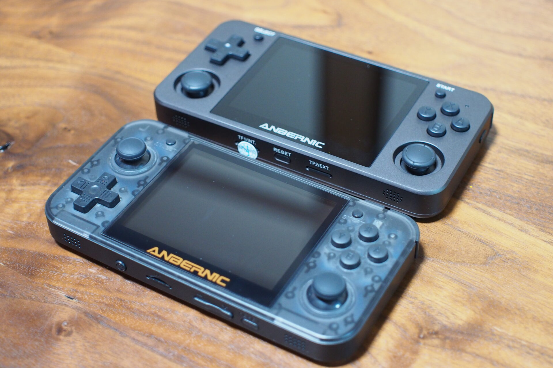 【レビュー】手にした人にしか分からない中華ゲーム機の頂点『RG350M』 | yoshives