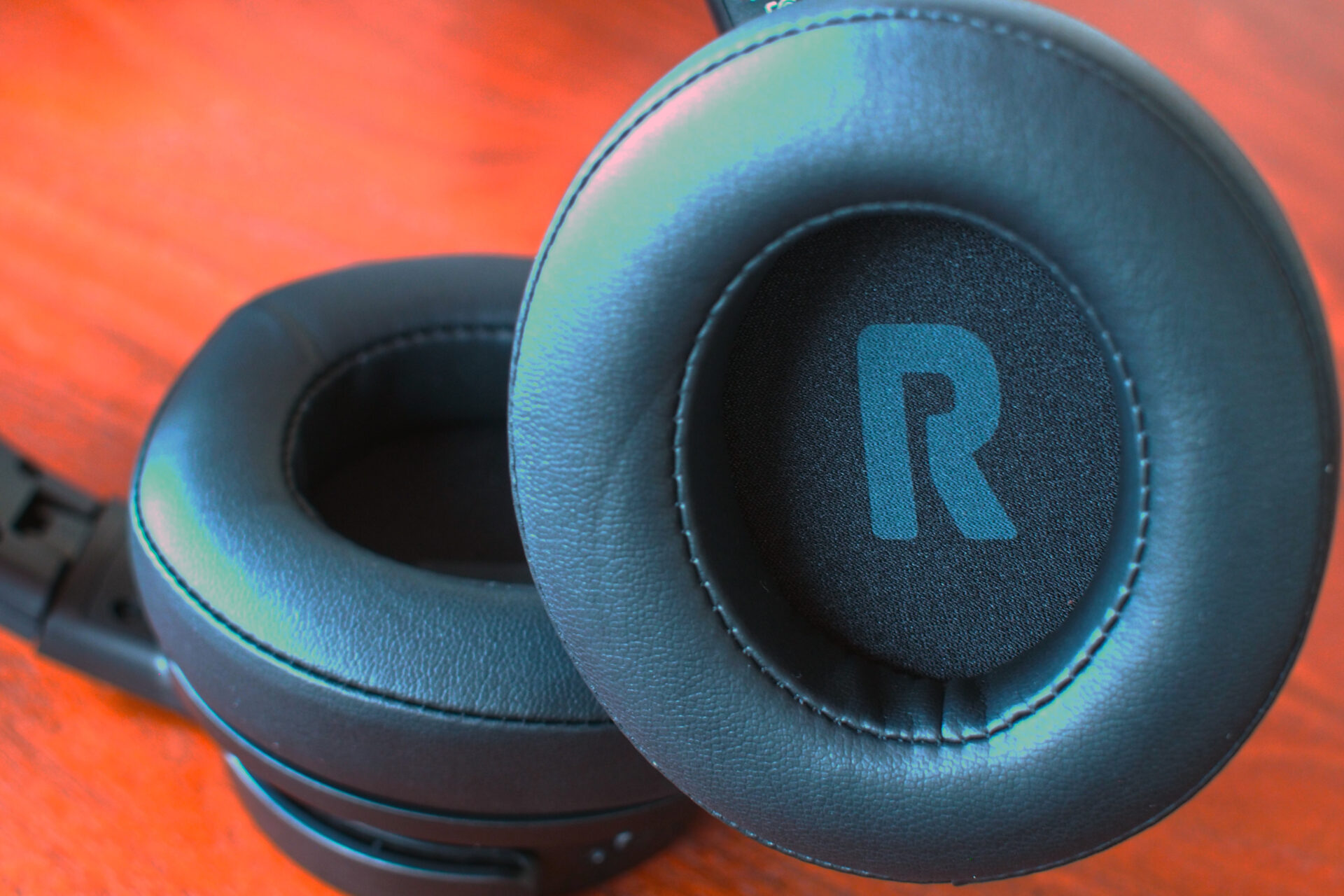 【レビュー】使いやすいビジュアルとクリアな音質の『Oneodio A30』 | yoshives