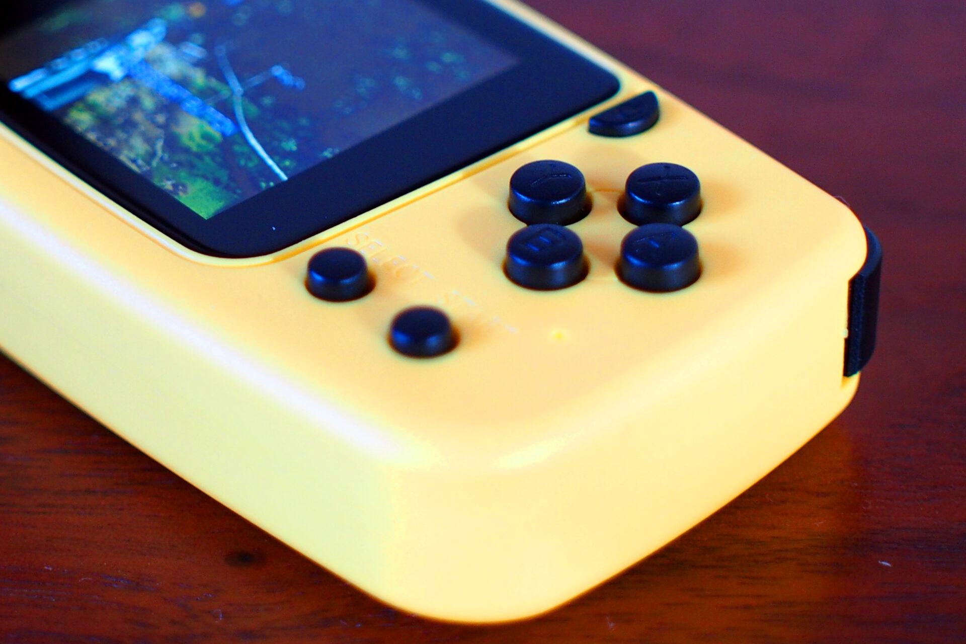 【レビュー】GGミクロ風極小端末、極小ディスプレイが良くも悪くも『Powkiddy Q36 Mini』 | yoshives