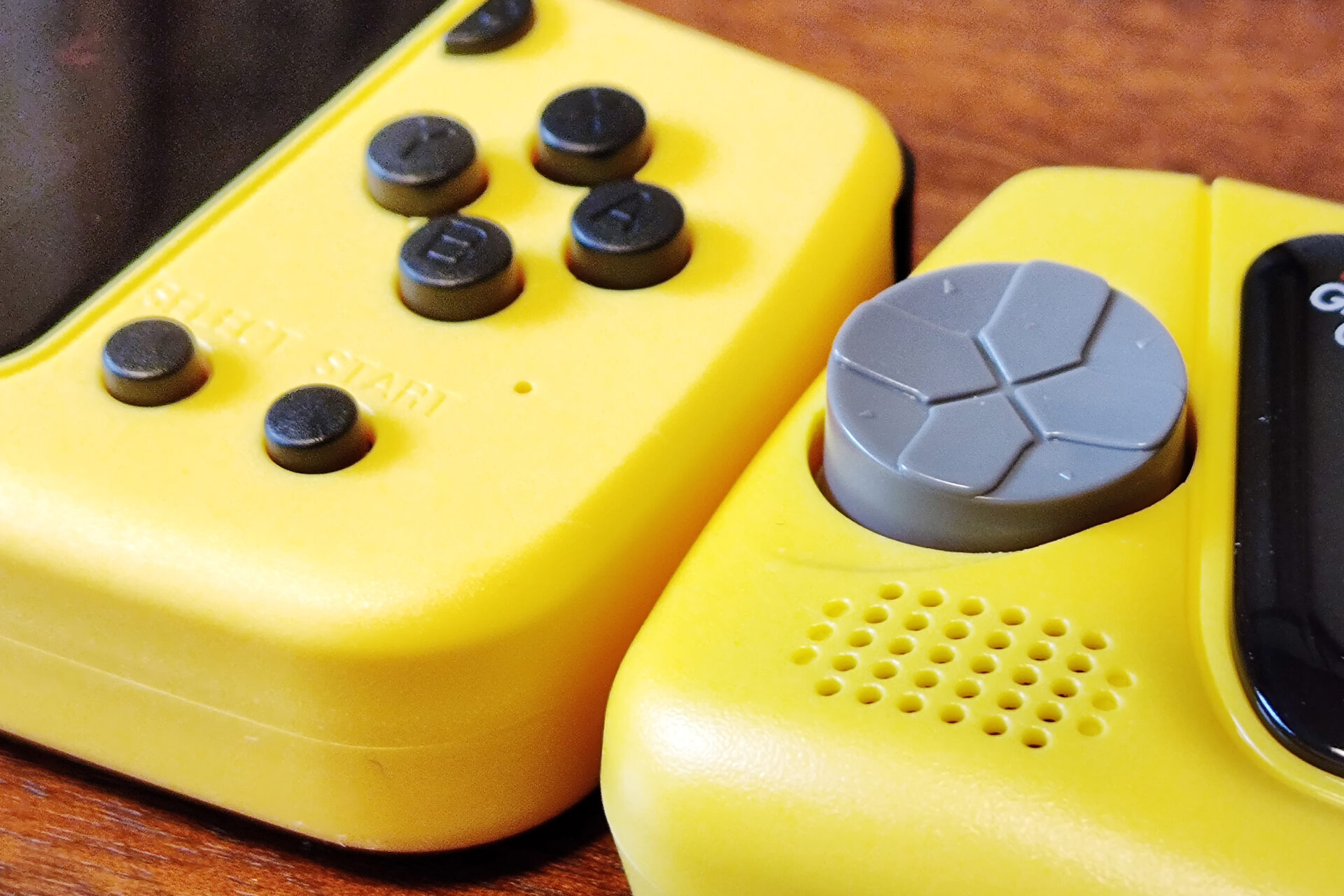 【レビュー】GGミクロ風極小端末、極小ディスプレイが良くも悪くも『Powkiddy Q36 Mini』 | yoshives