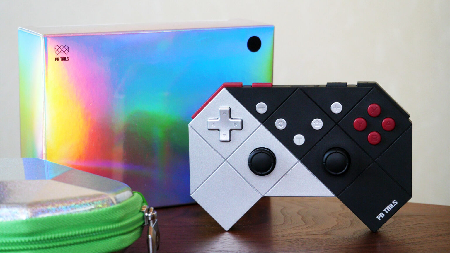 【レビュー】レトロだけど新しいフォルムとカラーが魅力的。『PB TAILS CHOC CONTROLLER』 | yoshives