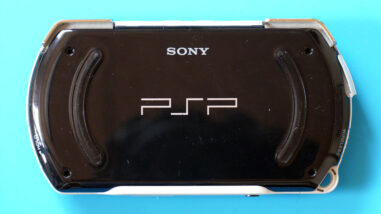 【レビュー＆解説】PSP GOにさらなる可能性を。『PSPgo microsd memory card adapter』 | yoshives