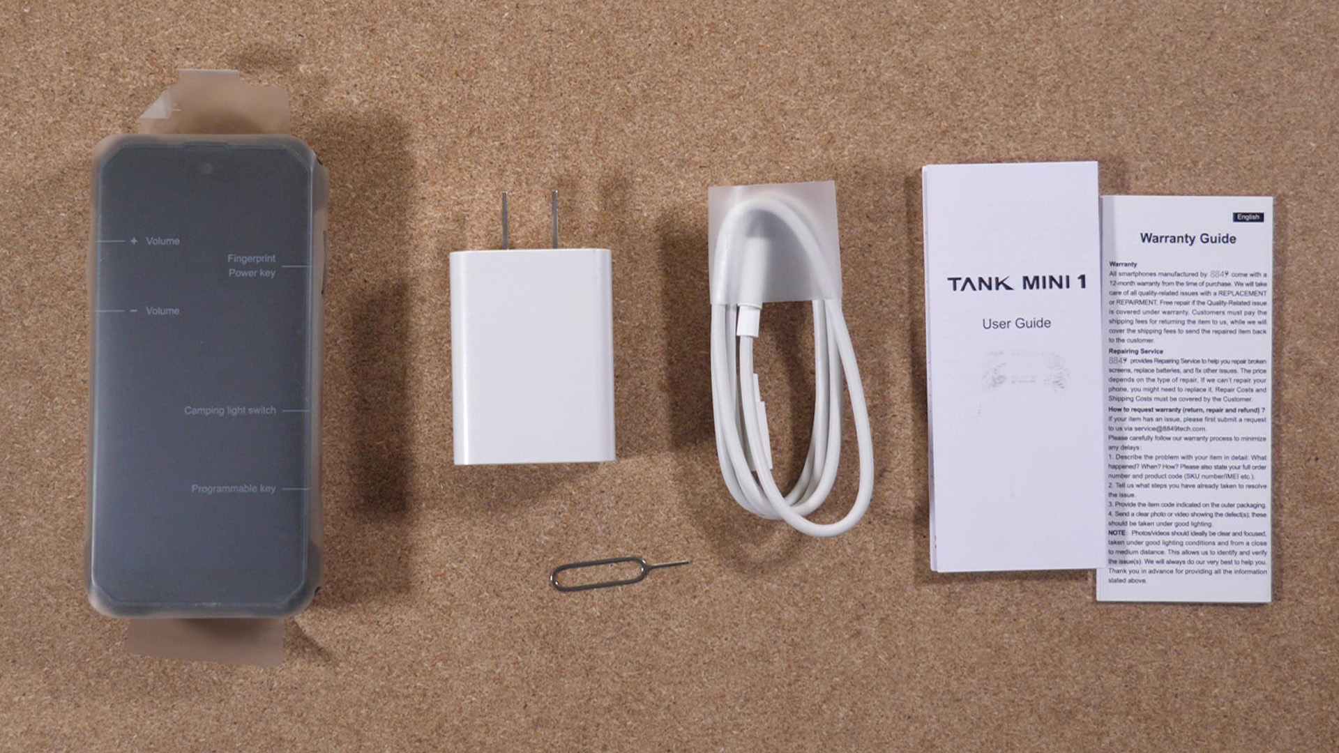 【レビュー】変身ベルトみたいなスマホがだいぶ変『8849 Tank Mini』 | yoshives