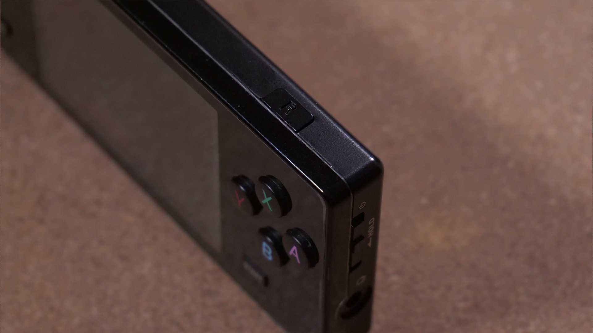 【レビュー】今見てもカッコよすぎる！！！伝説の名機『丁果 Dingoo A320』 | yoshives